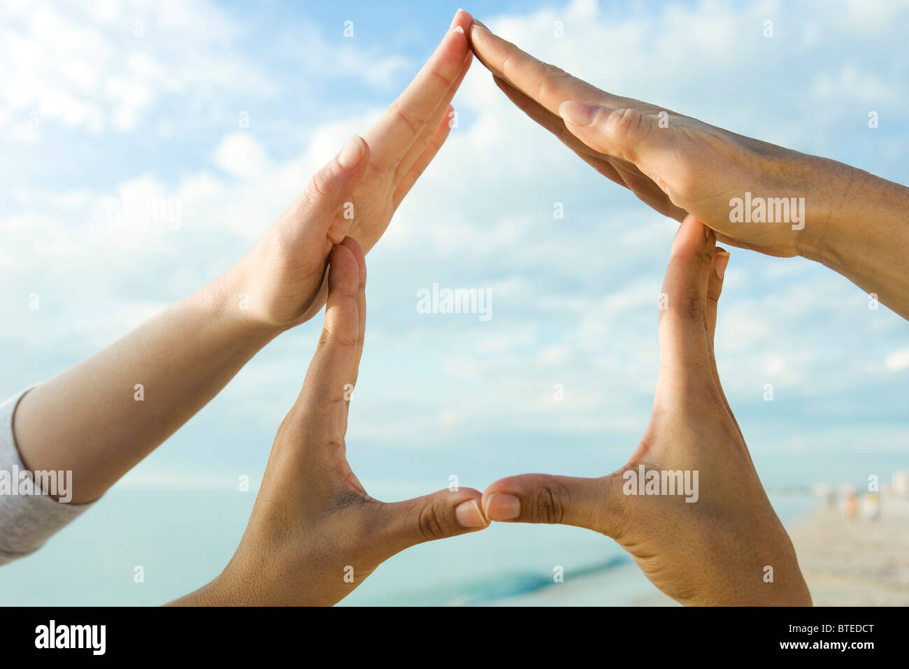 Two people's hands making finger frame Stock Photo - Alamy