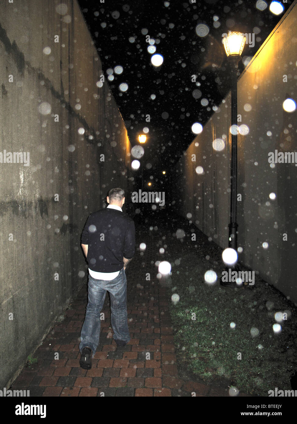 Person in an alleyway hi-res stock photography and images - Alamy