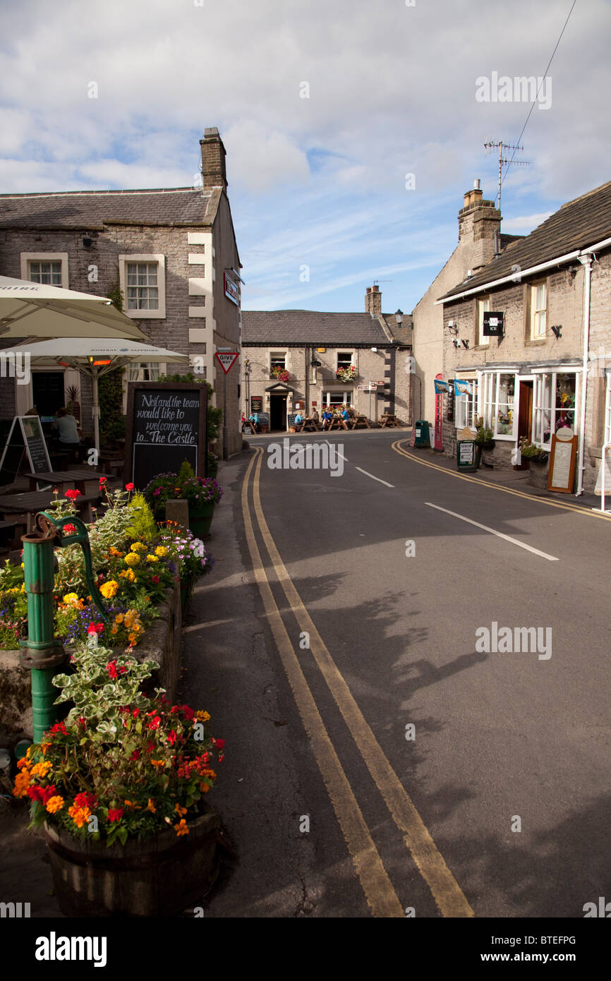 Castleton village in the Peak District Derbyshire England United ...