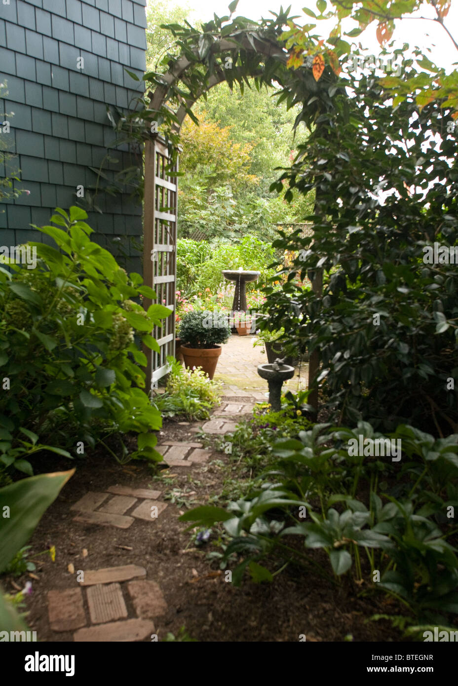 Path leading into the courtyard Stock Photo - Alamy