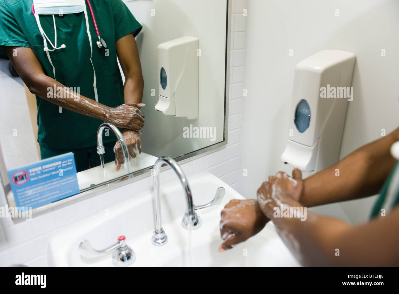 Healthcare worker washing hands Stock Photo - Alamy