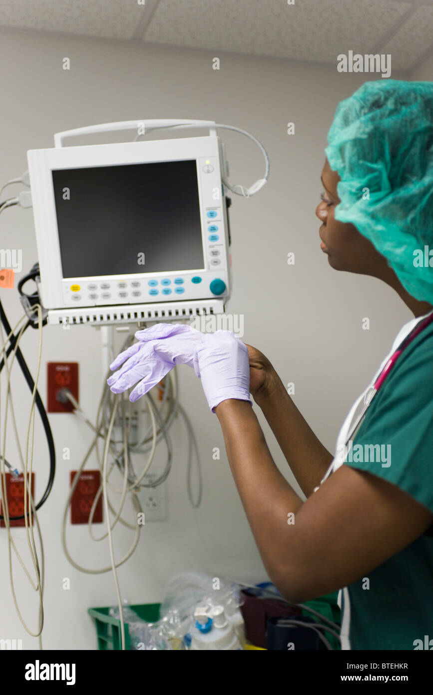 African american nurse monitor hi-res stock photography and images - Alamy