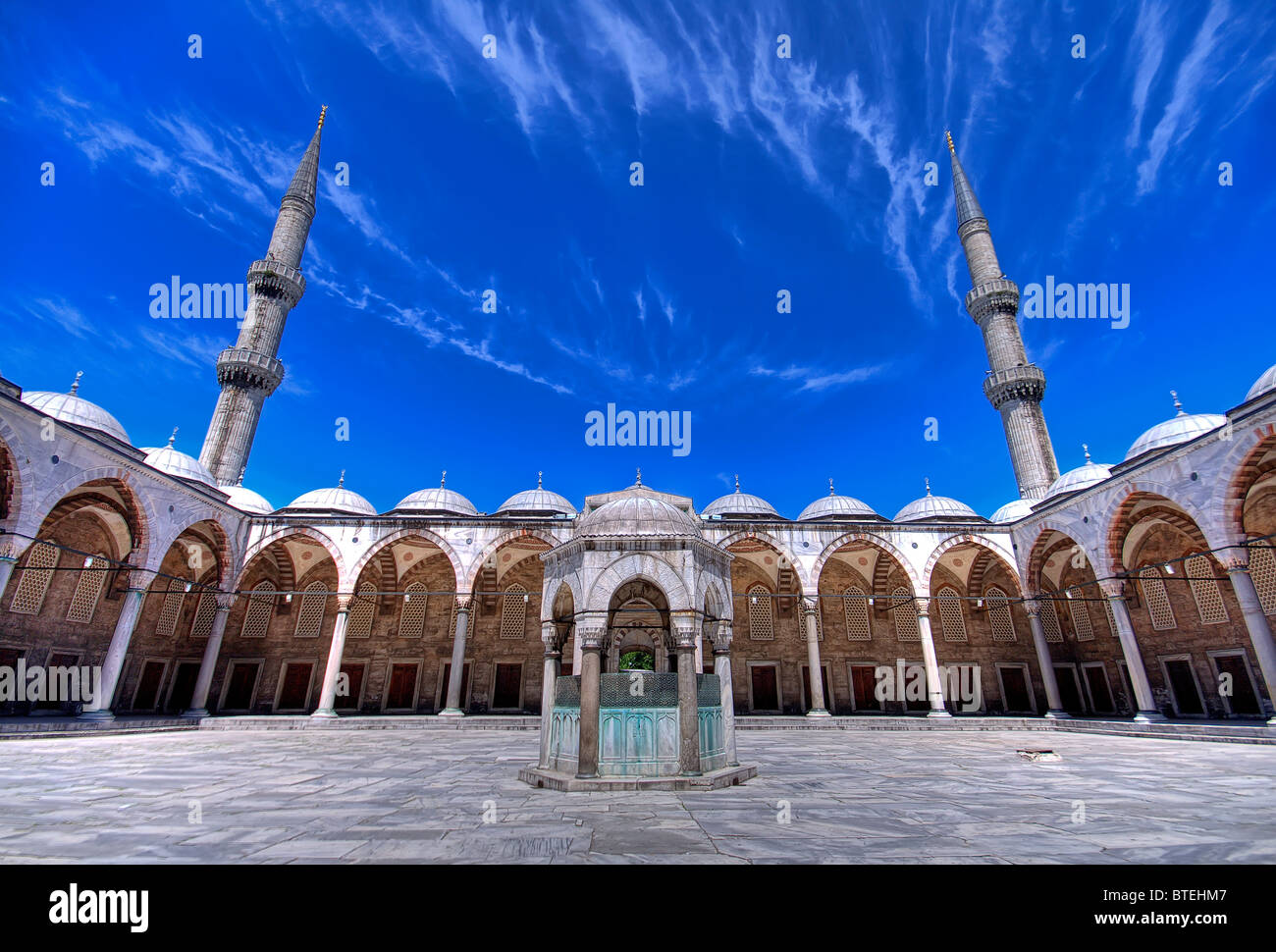 Blue mosque courtyard hi-res stock photography and images - Alamy