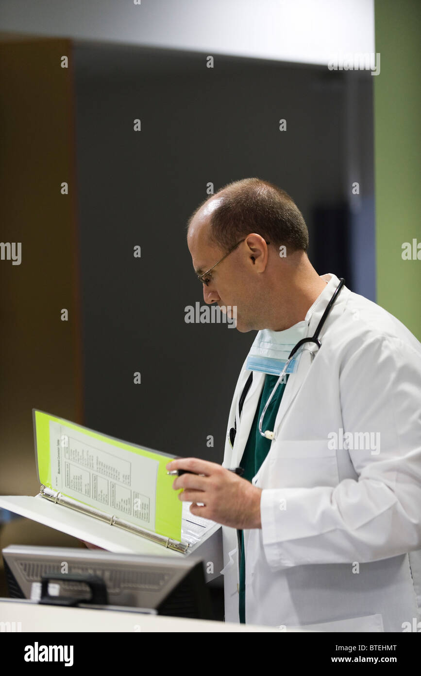Doctor reviewing medical chart Stock Photo - Alamy