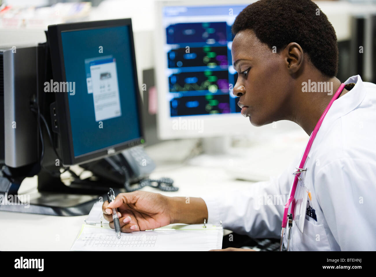 Doctor reading medical charts hi-res stock photography and images - Alamy