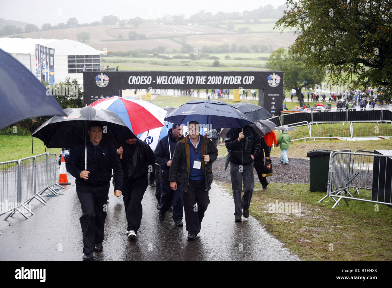 Wet spectators hi-res stock photography and images - Alamy