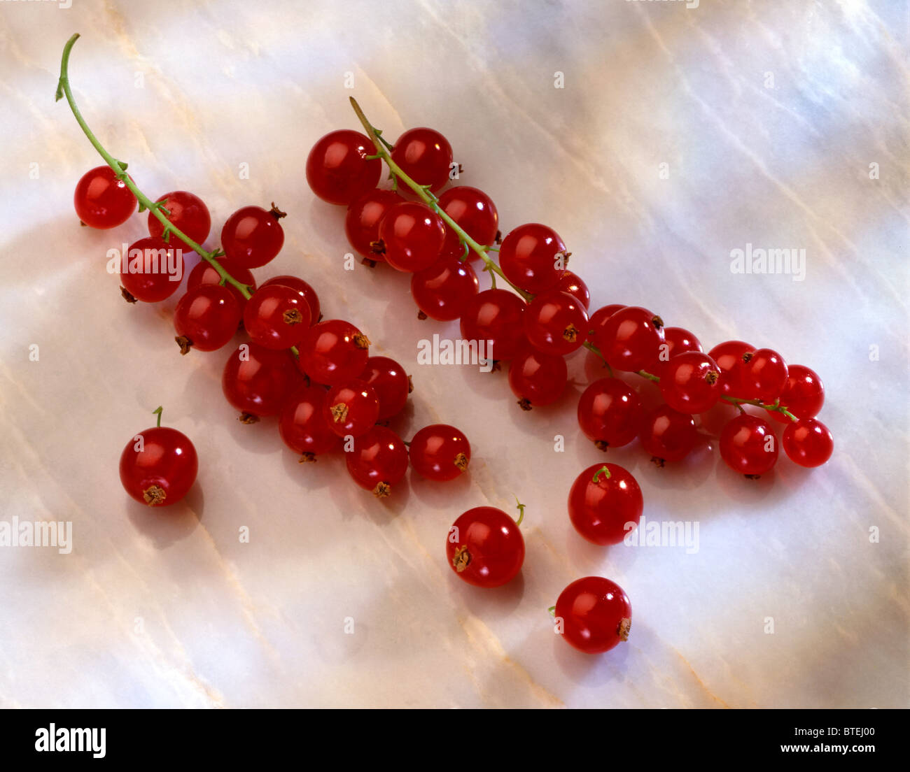 Redcurrant bunches hi-res stock photography and images - Alamy