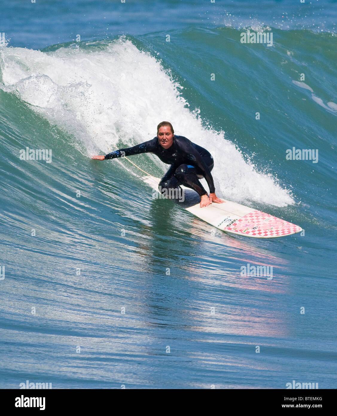 Surfer cornwall woman hi-res stock photography and images - Alamy