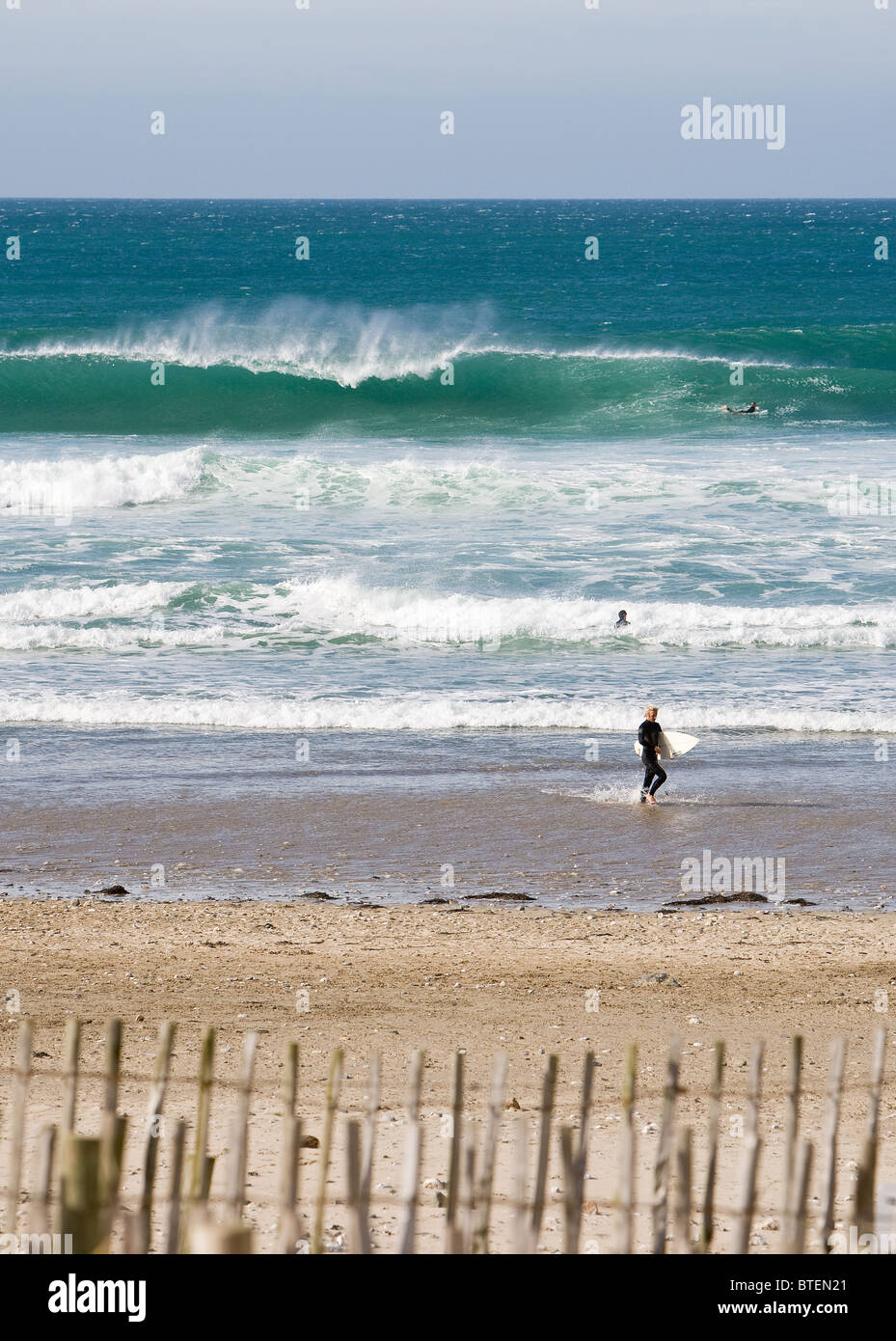 Porthtowan surfing hi-res stock photography and images - Alamy