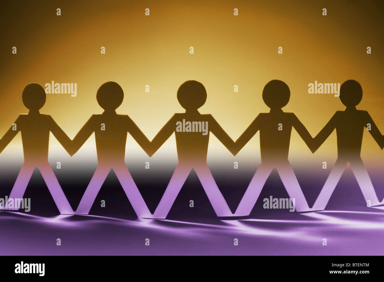 Paper chain figures hi-res stock photography and images - Alamy