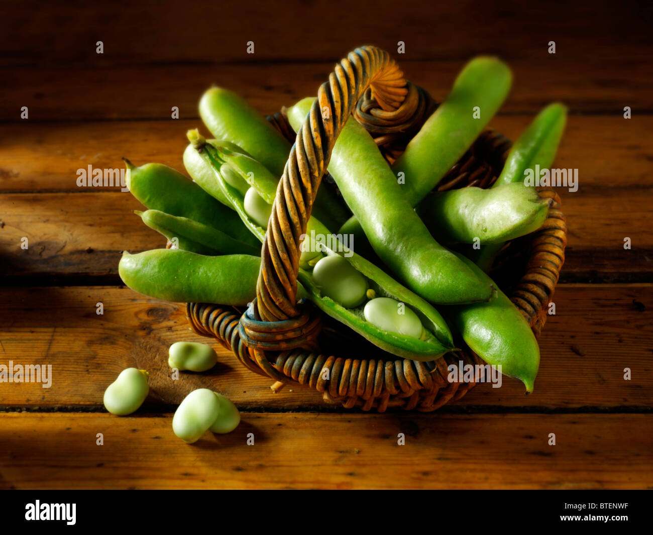 Broad bean pod hi-res stock photography and images - Alamy