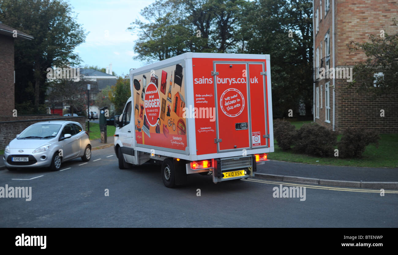 Home delivery van hi-res stock photography and images - Alamy