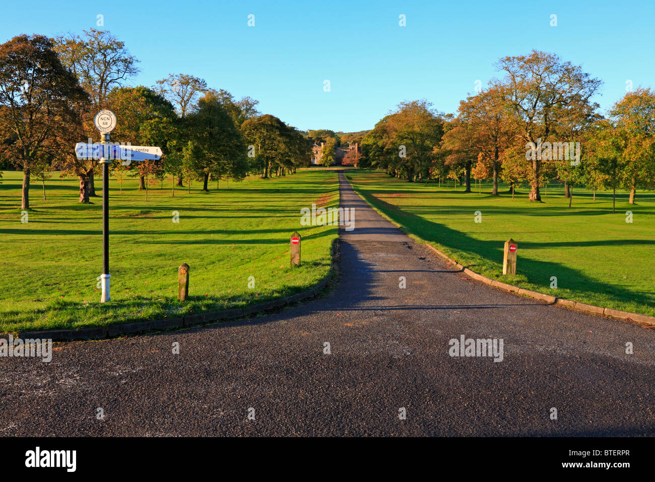 Pennine Cycleway and The Avenue in autumn, Towneley Hall and Park ...
