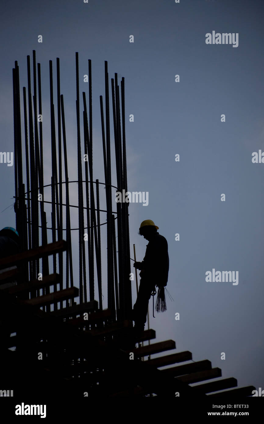 Construction workers building mexico hi-res stock photography and ...