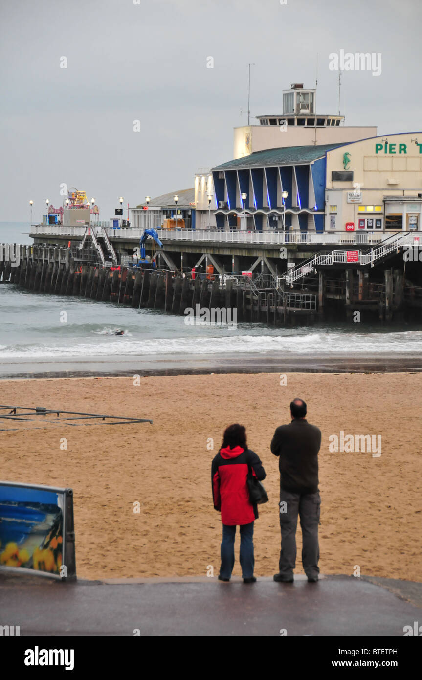 Tourists bournemouth hi-res stock photography and images - Alamy