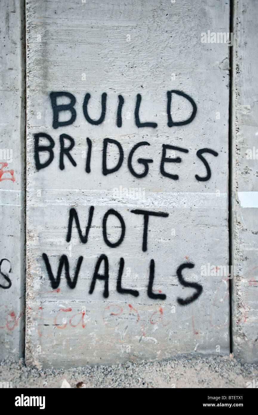 Graffiti on the Israeli separation barrier says, " Build bridges, not walls Stock Photo - Alamy