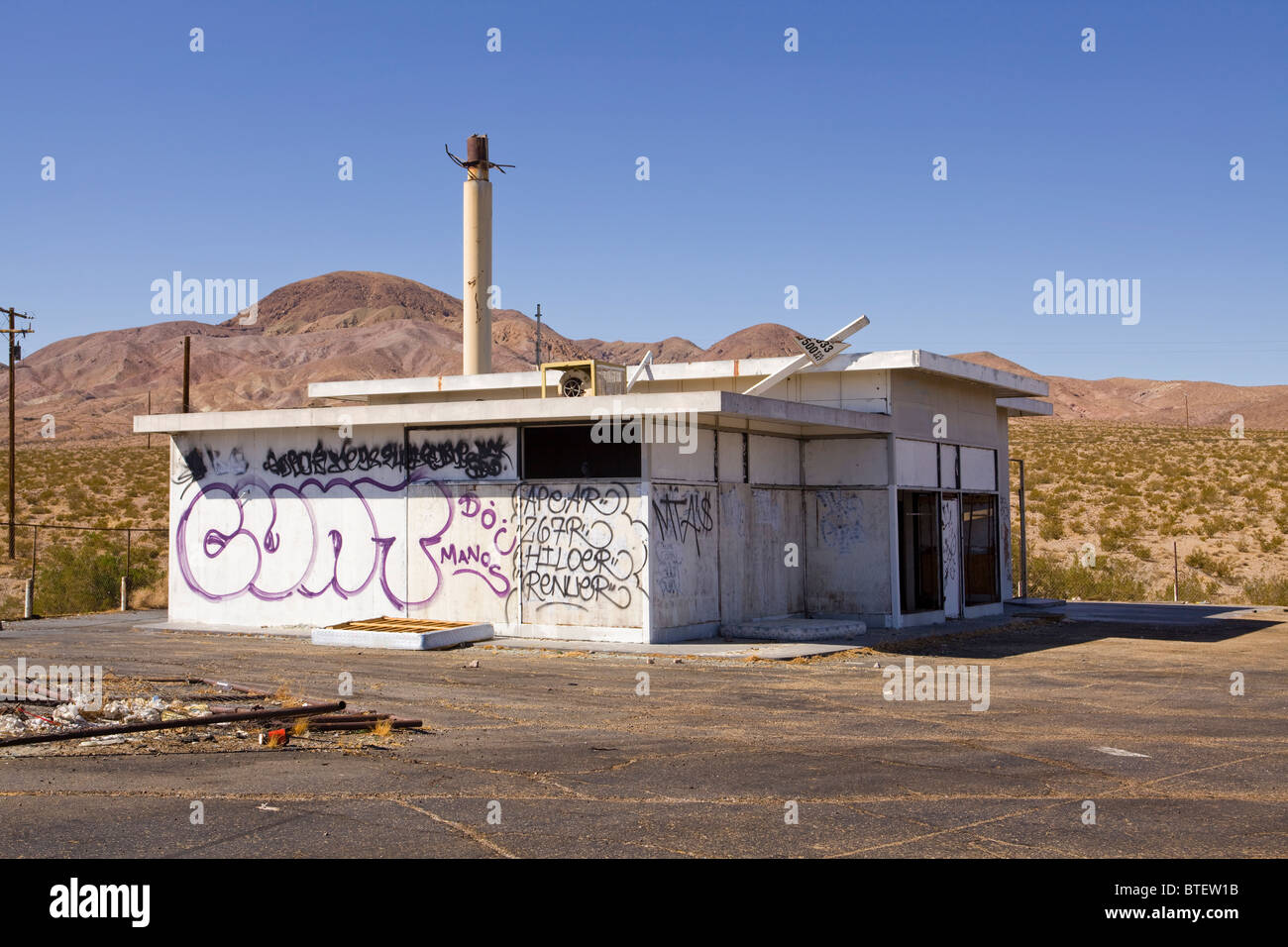 Abandoned store - California, USA Stock Photo - Alamy