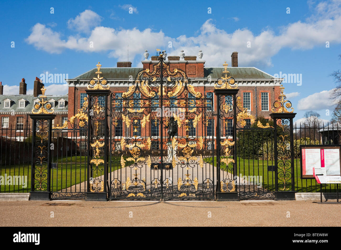 Kensington palace gates hi-res stock photography and images - Alamy