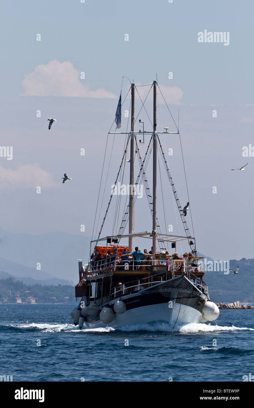 Tour water hi-res stock photography and images - Alamy