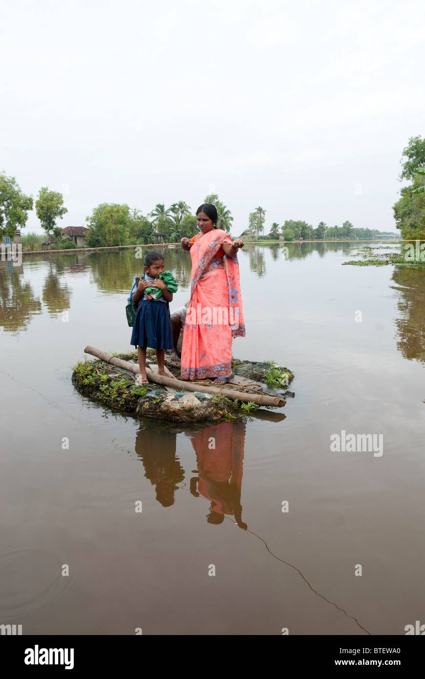 Canal Crossing- the local way in Kuttanad- Backwaters of Allappuzha ...