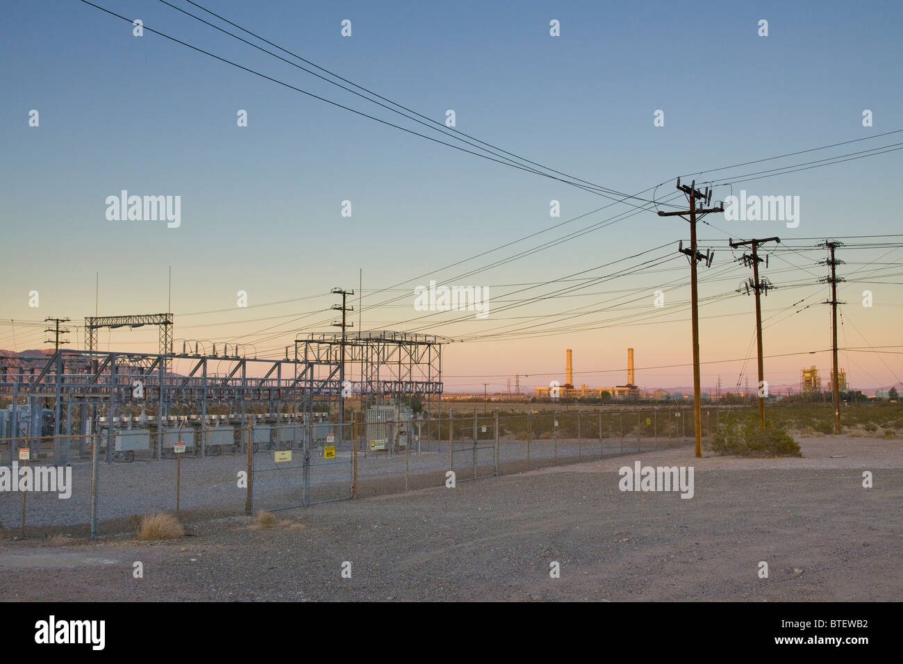 Electric power distribution station hi-res stock photography and images ...