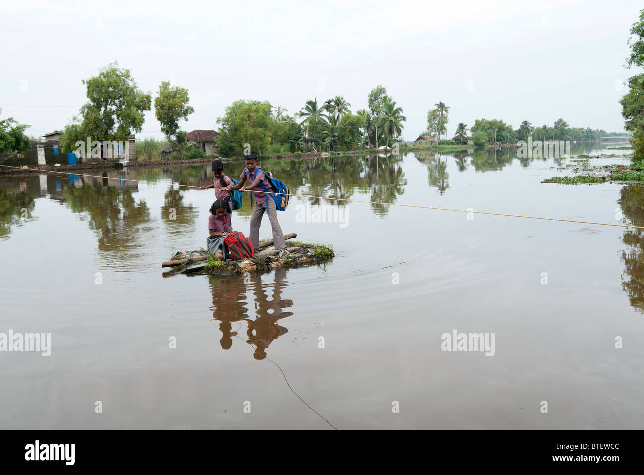 Canal Crossing- the local way in Kuttanad- Backwaters of Allappuzha ...