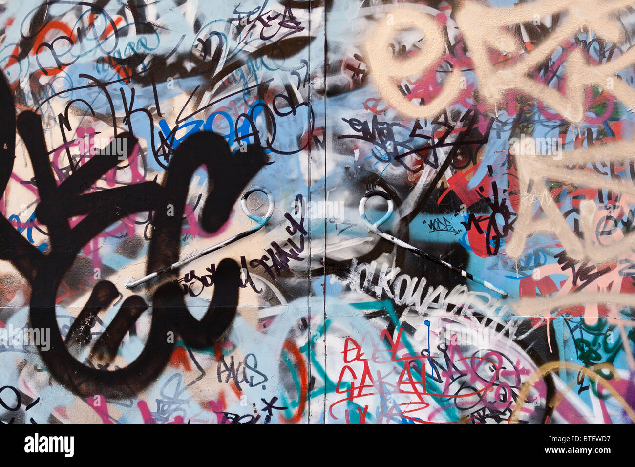 Vandalize spray paint hi-res stock photography and images - Alamy