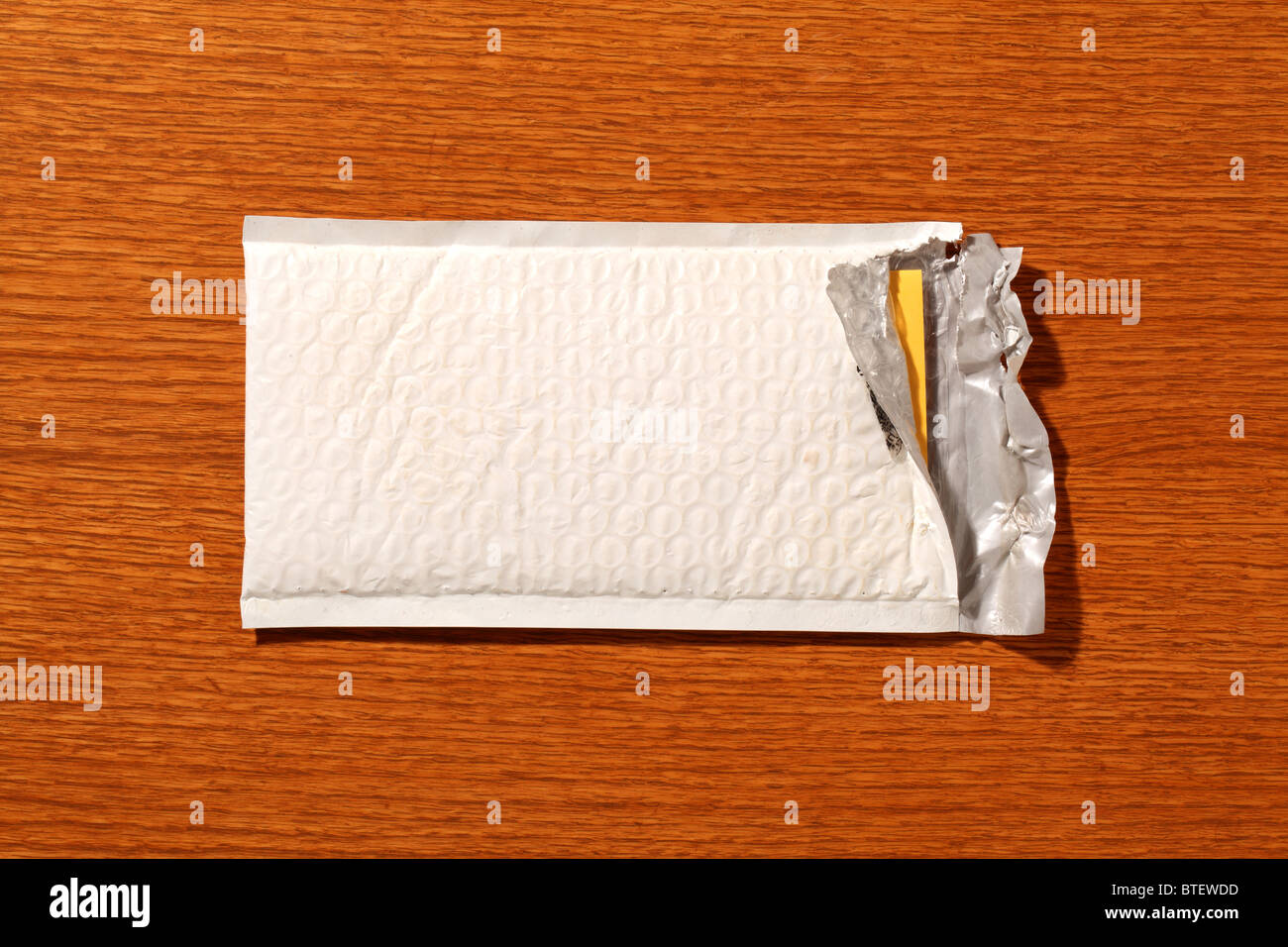 Open brown envelope hi-res stock photography and images - Alamy