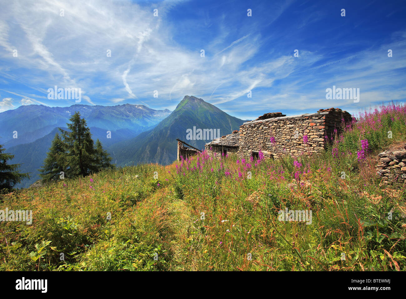 Italy landscape alps hi-res stock photography and images - Alamy