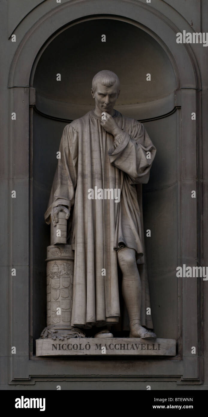 Niccolo Machiavelli statue, Florence Stock Photo - Alamy
