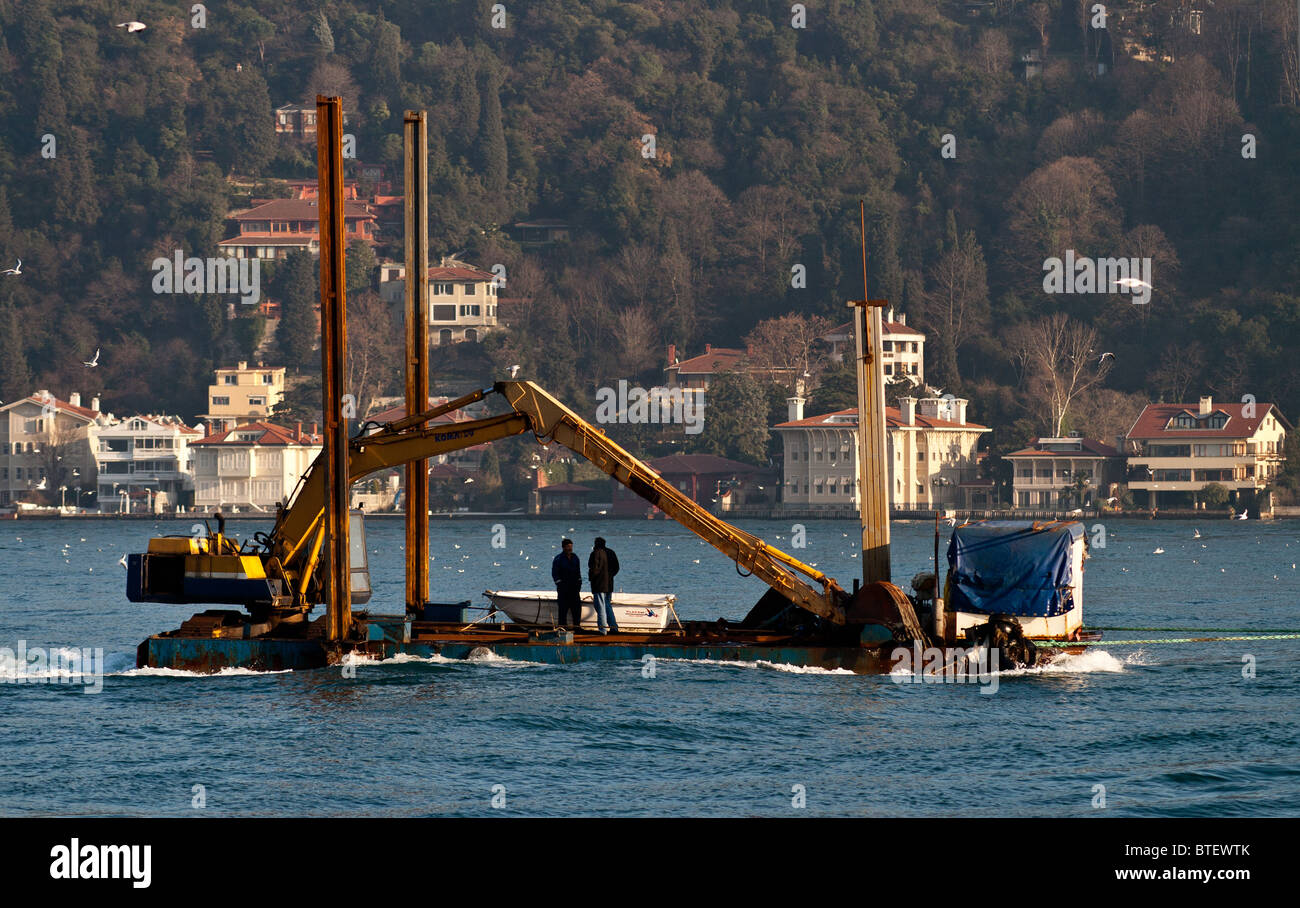 Floating work platform barge crane hi-res stock photography and images ...