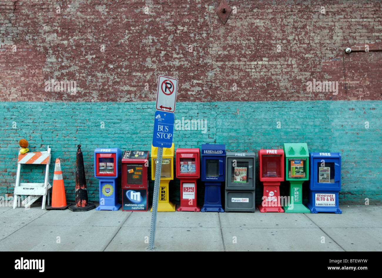 Empty vending machine hi-res stock photography and images - Alamy