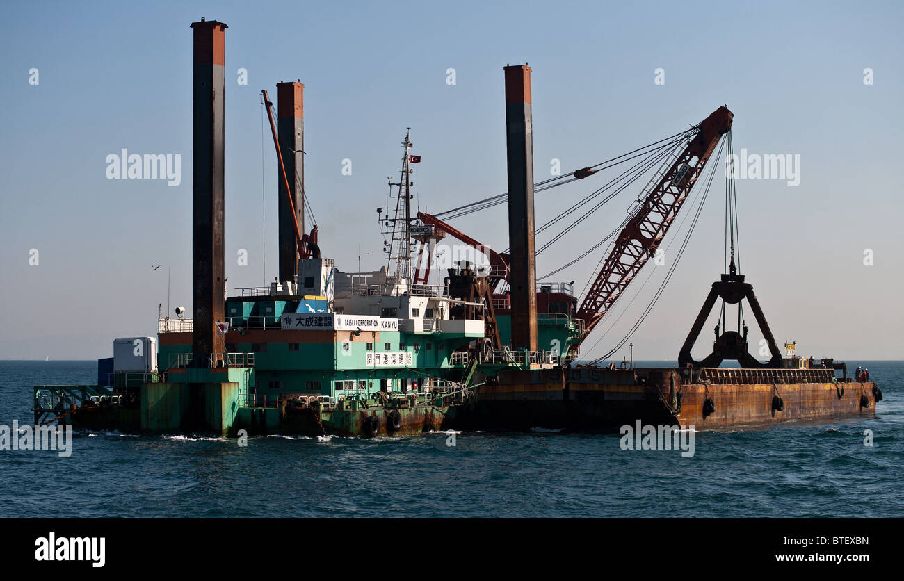 Floating work platform barge crane hi-res stock photography and images ...