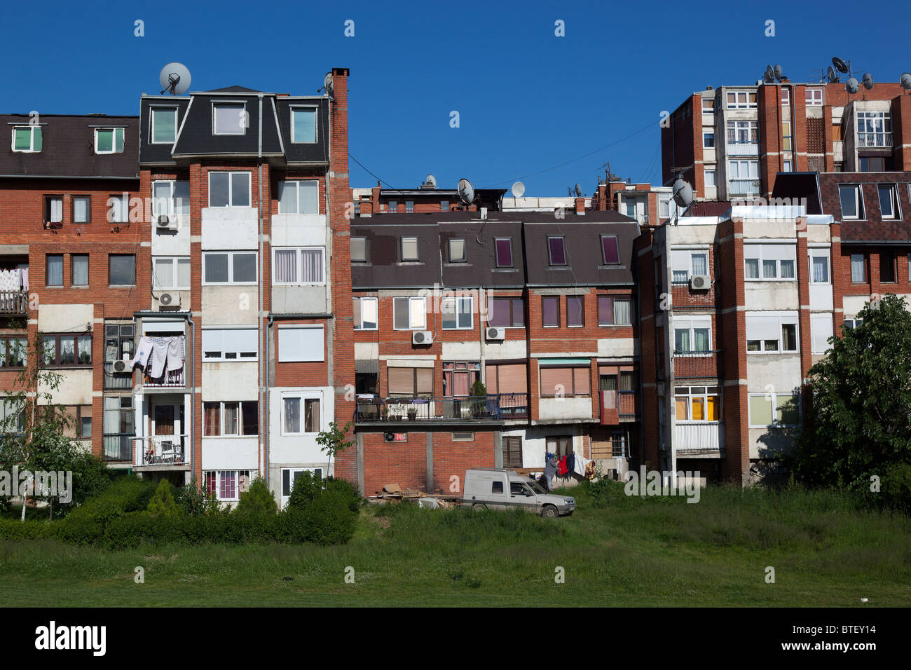Middle class apartment building hi-res stock photography and images - Alamy