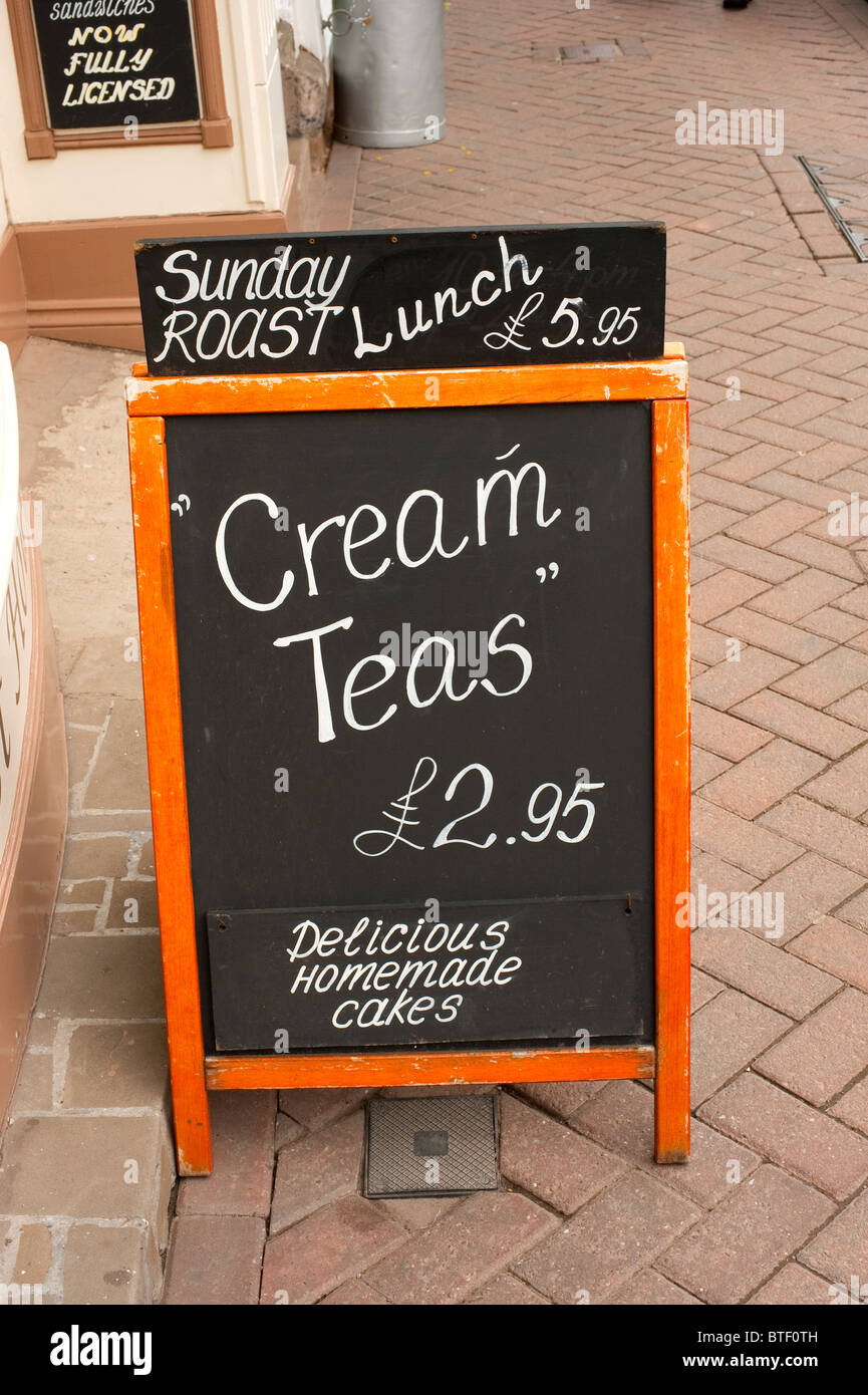 Lunch sign hi-res stock photography and images - Alamy