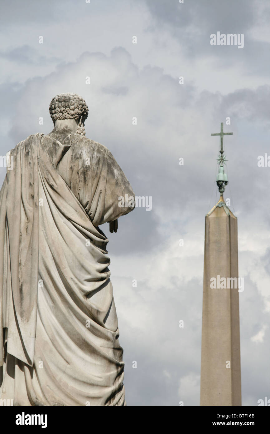 st peter statue in the vatican, rome Stock Photo - Alamy