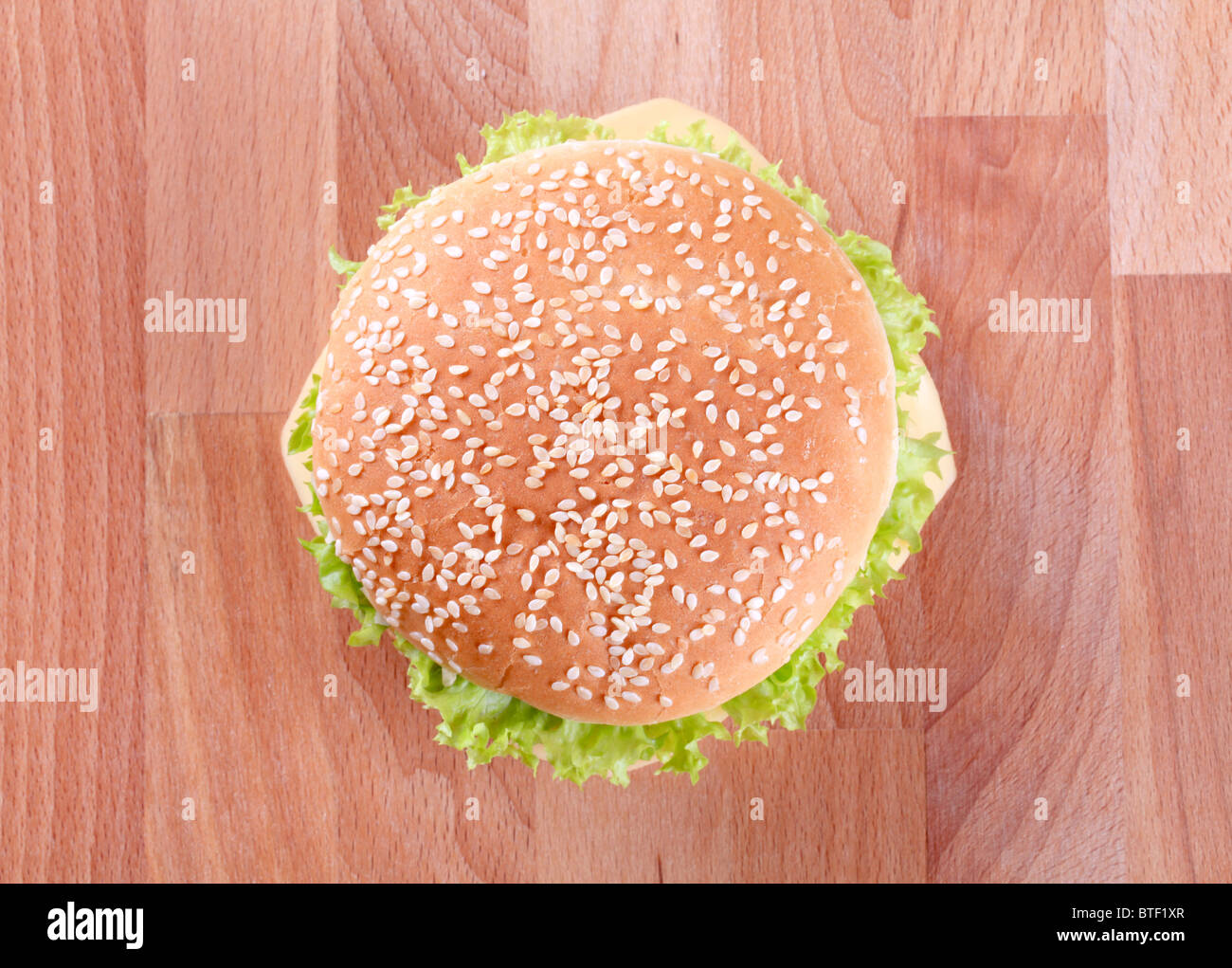 Overhead view of a Cheeseburger - ready to eat Stock Photo - Alamy