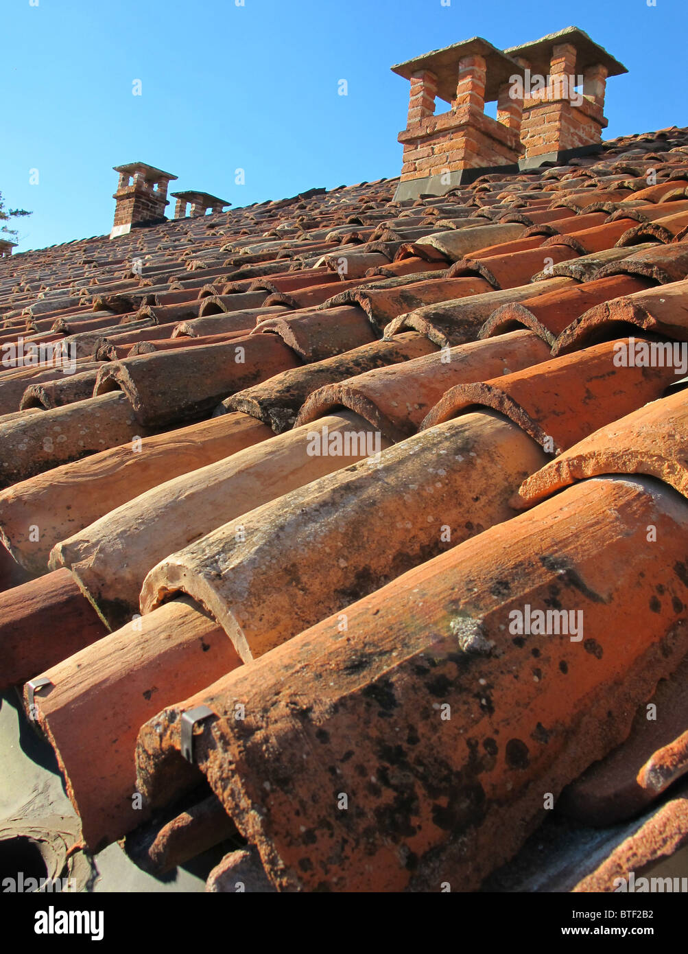 Italian terracotta roof tiles Stock Photo - Alamy
