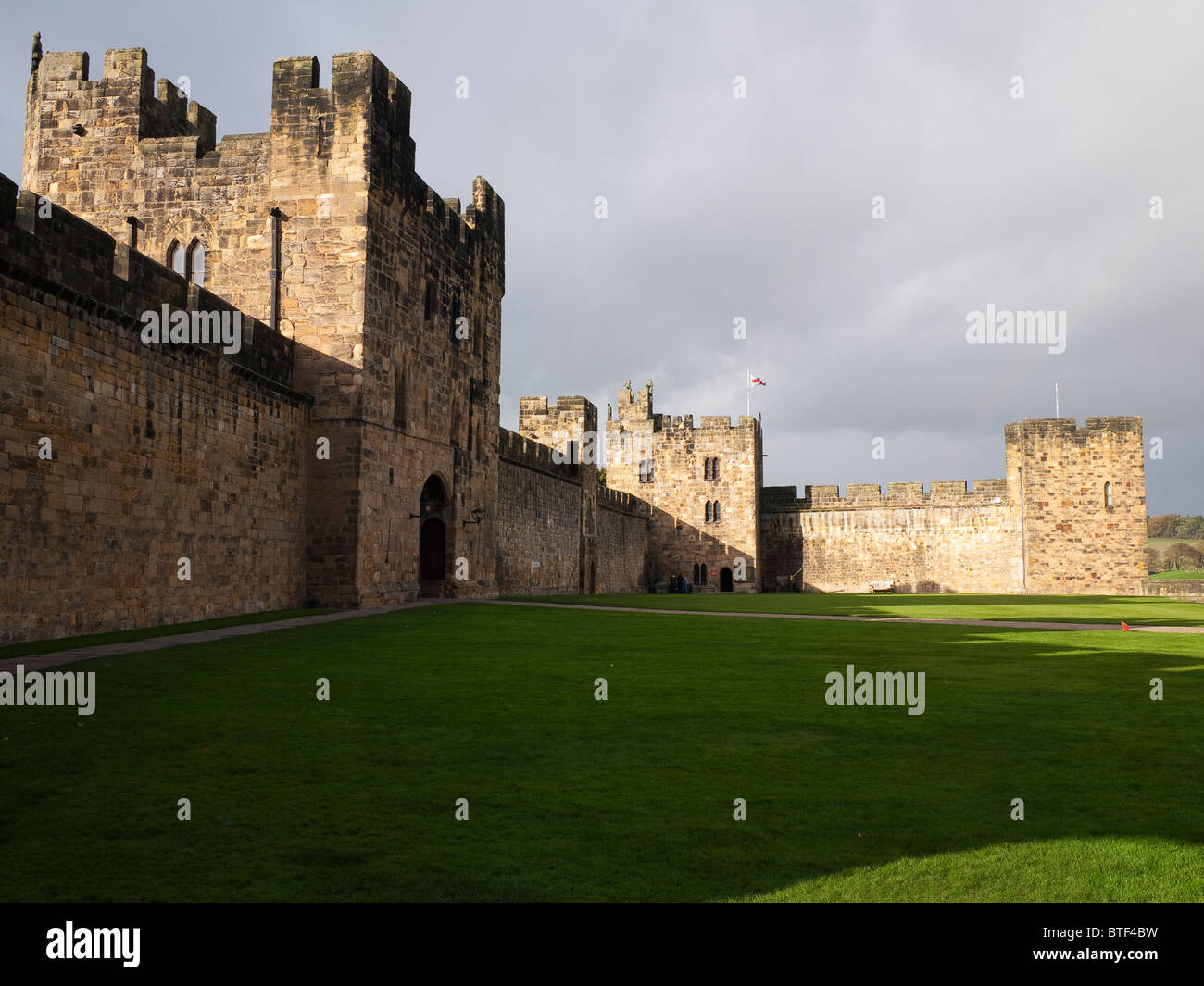 Hogwarts castle wall hi-res stock photography and images - Alamy