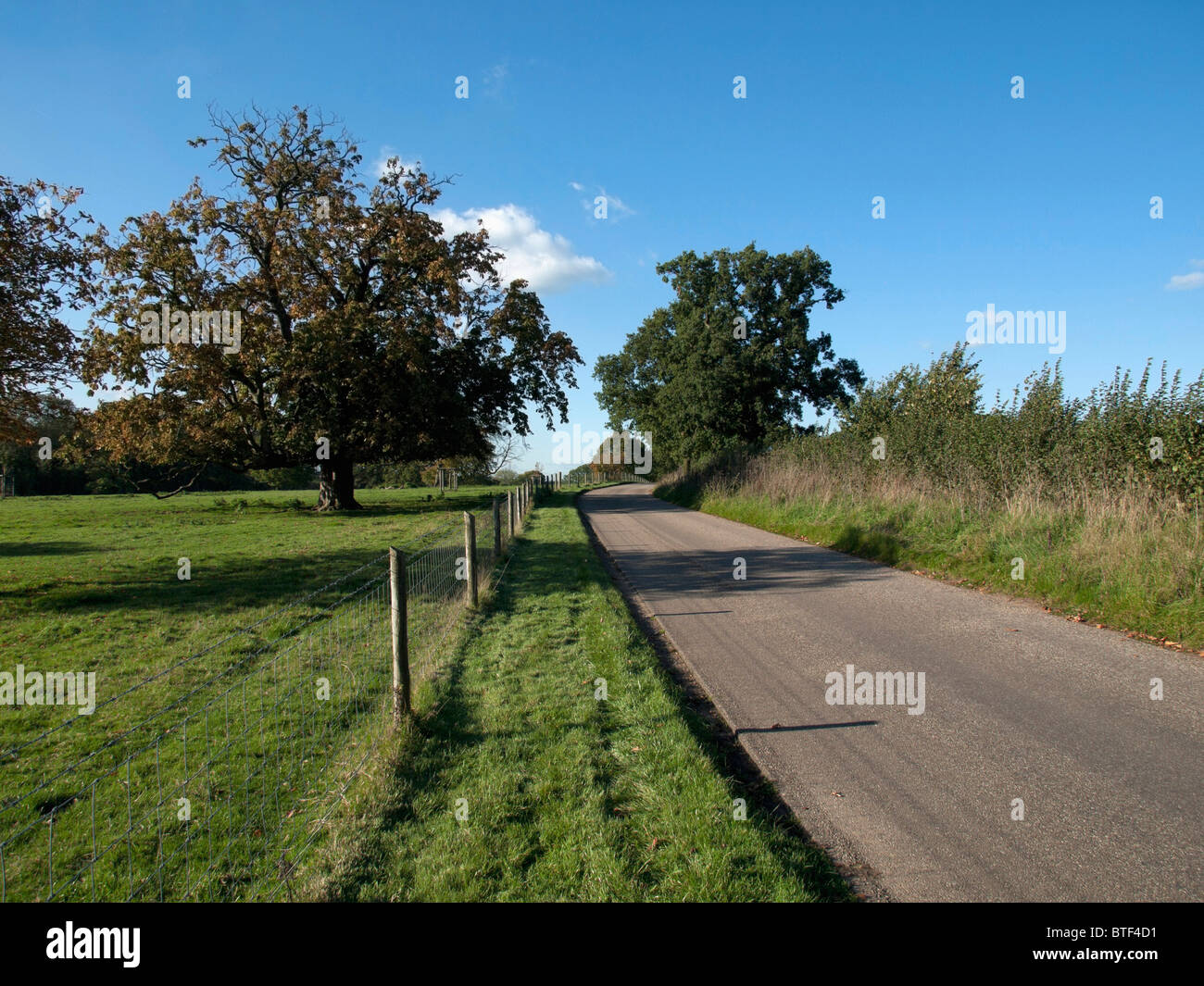 country lane estate warwickshire midlands england uk Stock Photo - Alamy