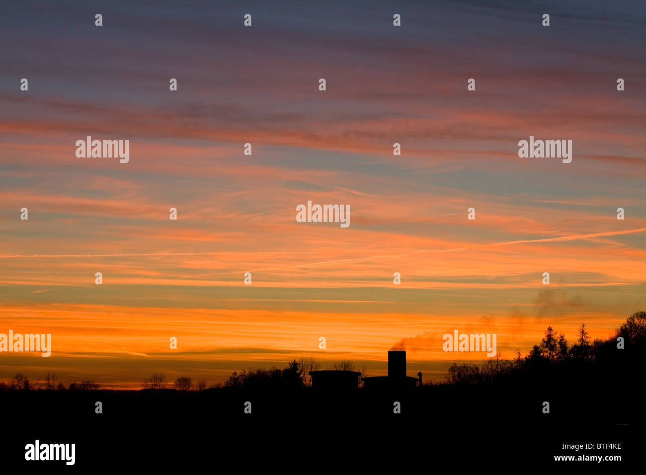 Sunset over the building hi-res stock photography and images - Alamy