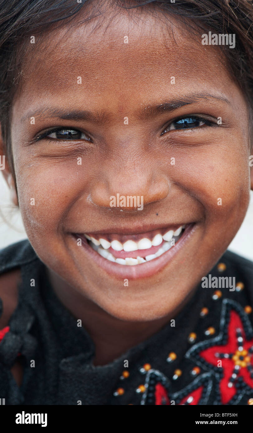 Indian poor girl smile hi-res stock photography and images - Alamy
