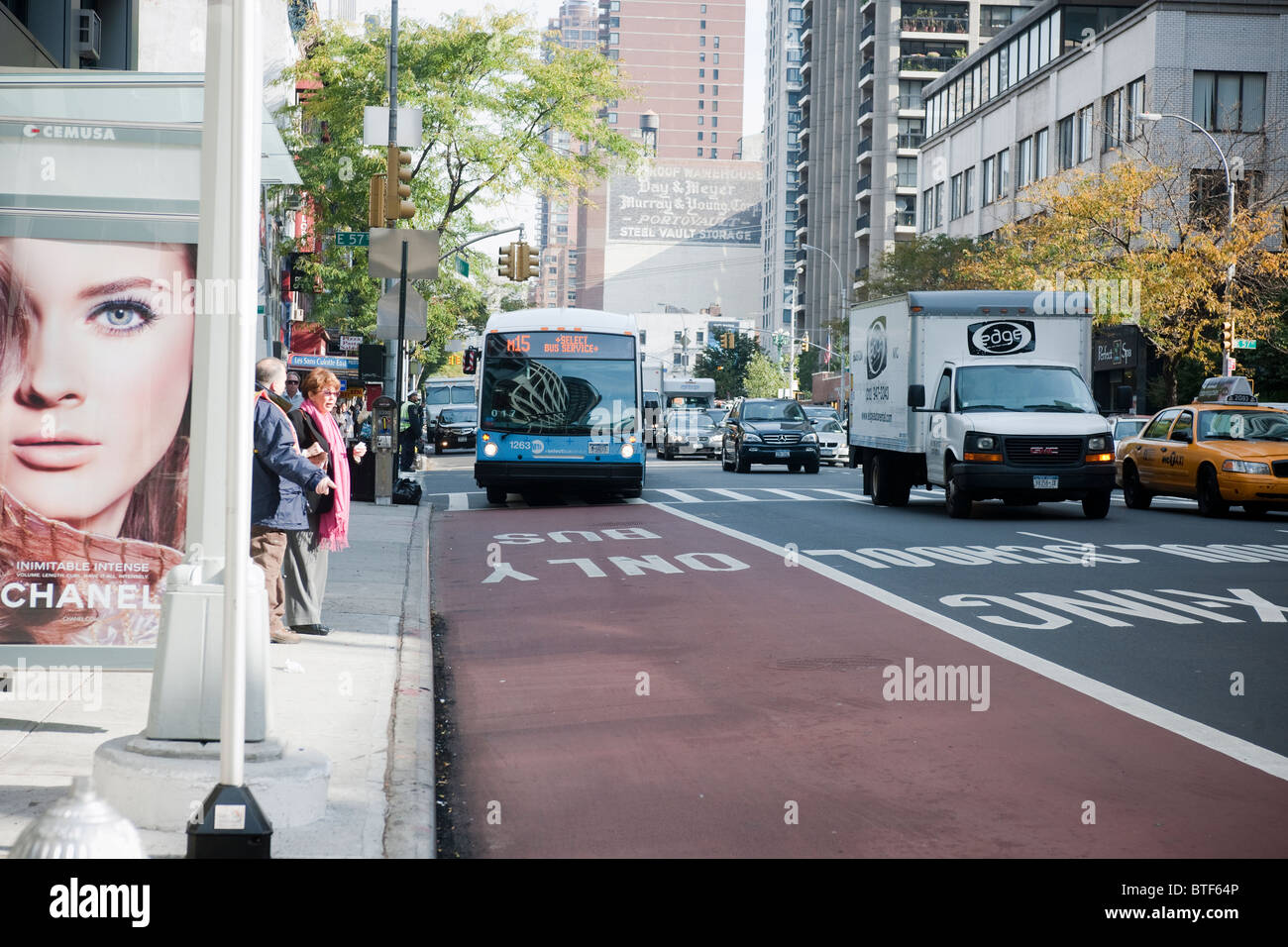 Select Bus Service bus on Second Avenue in Midtown in New York Stock ...