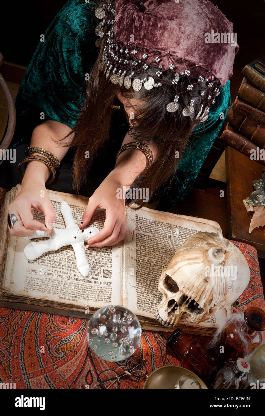 Ritual voodoo woman hi-res stock photography and images - Alamy