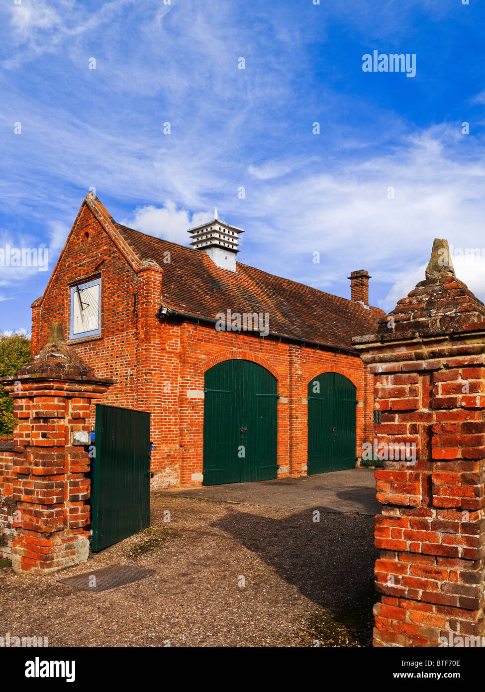 Sundial farm hi-res stock photography and images - Alamy