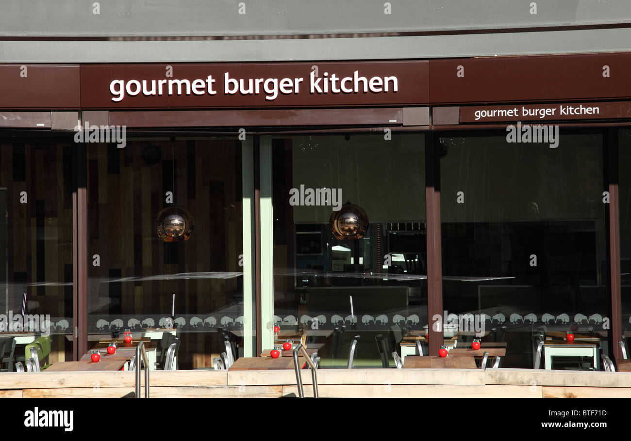 Gourmet burger kitchen hi-res stock photography and images - Alamy