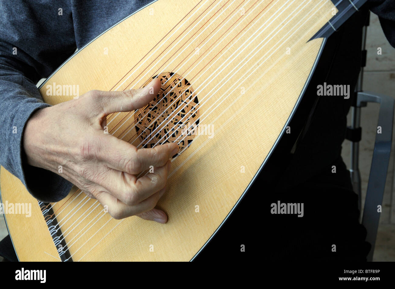 Nigel North playing the Lute at THE International Guitar Festival ...