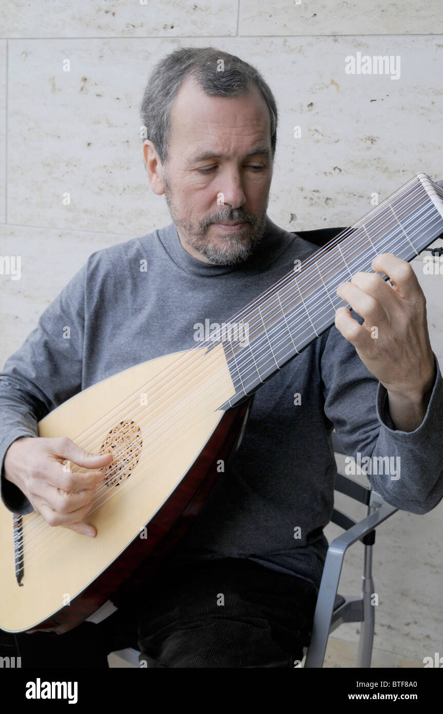 Nigel North playing the Lute at THE International Guitar Festival ...
