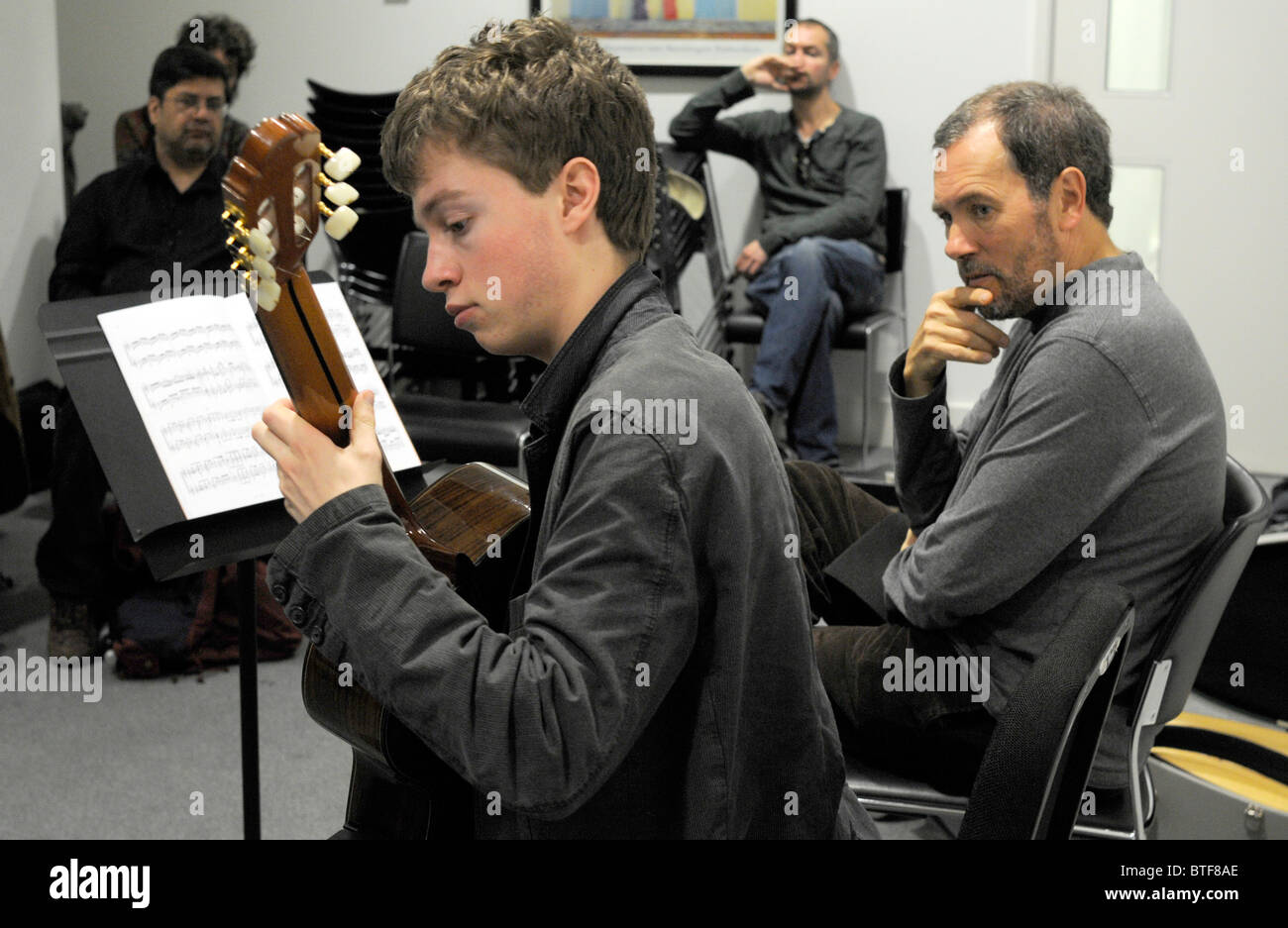 Lutenist hi-res stock photography and images - Alamy