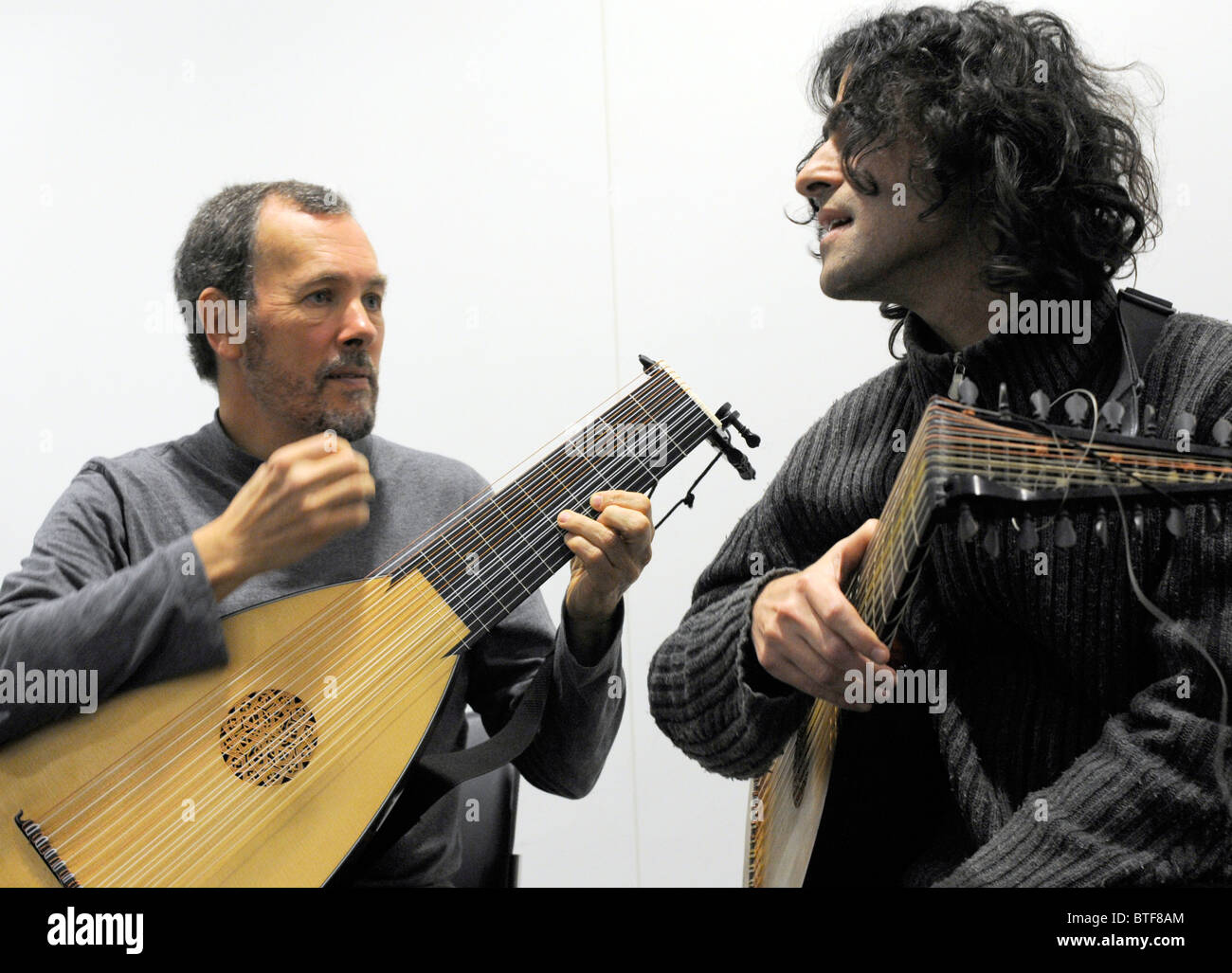 Lutenist hi-res stock photography and images - Alamy